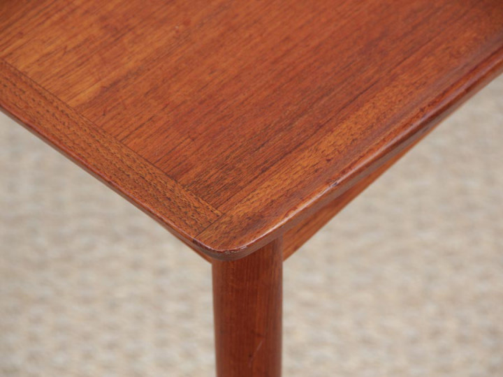 Mid-Century modern scandinavian side table in teak | Galerie Møbler