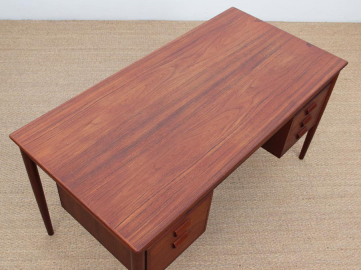 Mid-Century modern scandinavian large desk in teak, model 130 by Borge ...