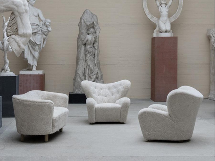 The Tired Man lounge chair, sheepskin. New edition | Galerie Møbler