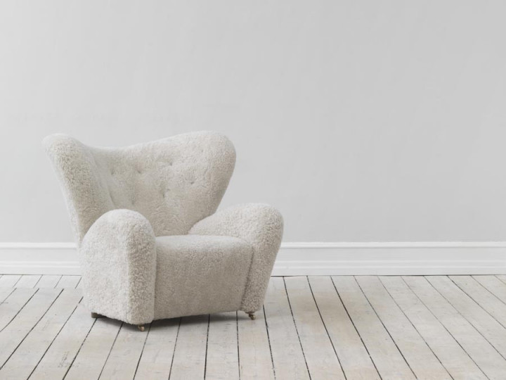 Fauteuil scandinave The Tired Man lounge chair, peau de mouton ...