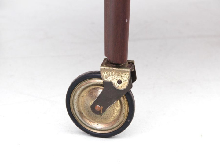 Desserte scandinave à roulette en teck à deux plateaux. | Galerie Møbler