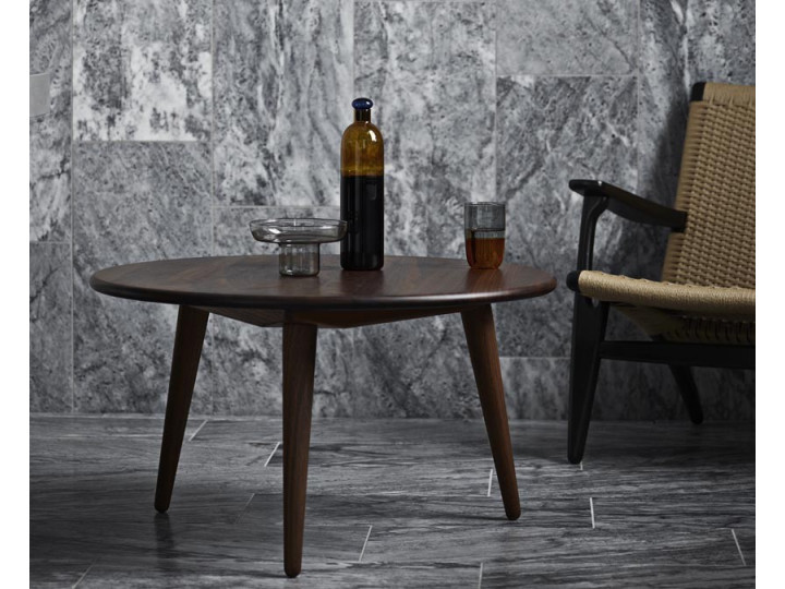 Table basse scandinave modèle CH008 noyer. Edition neuve. | Galerie Møbler