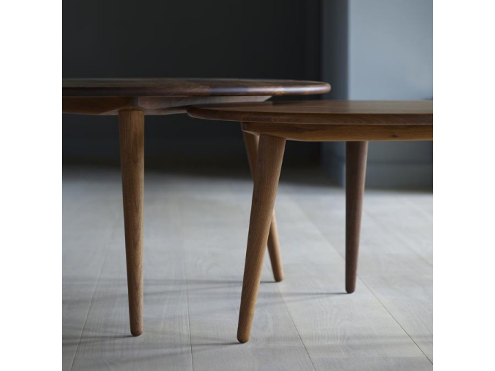Table basse scandinave modèle CH008 noyer. Edition neuve. | Galerie Møbler