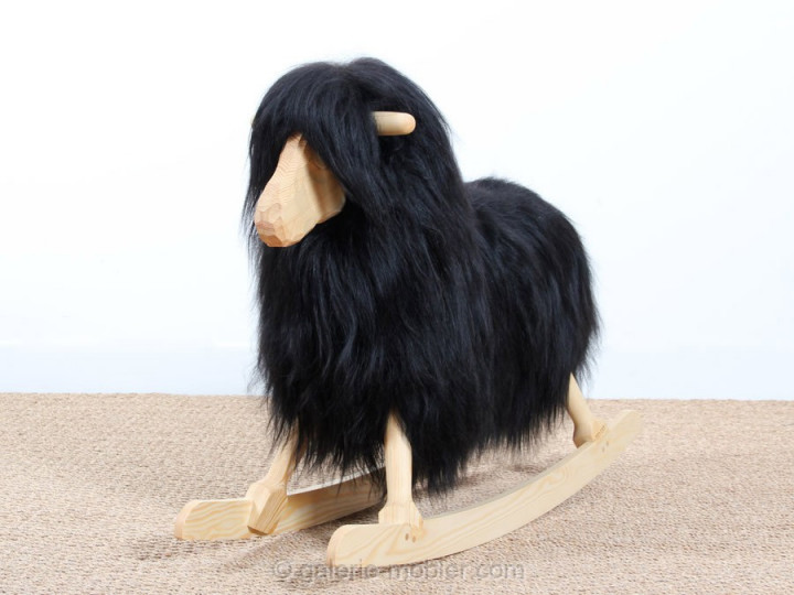 Scandinavian rocking long wool black sheep by Povl Kjer | Galerie Møbler