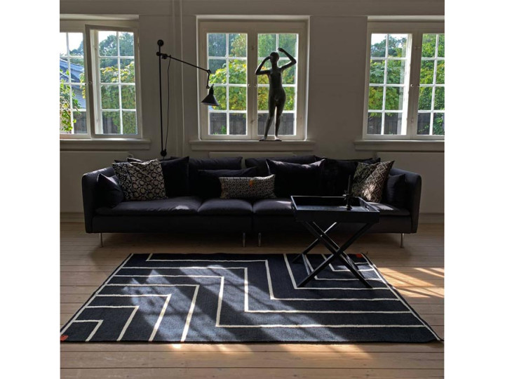 Mid-modern scandinavian rug model VK1 black / white | Galerie Møbler