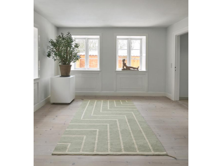 Mid-modern scandinavian rug model VK1 olive / white | Galerie Møbler