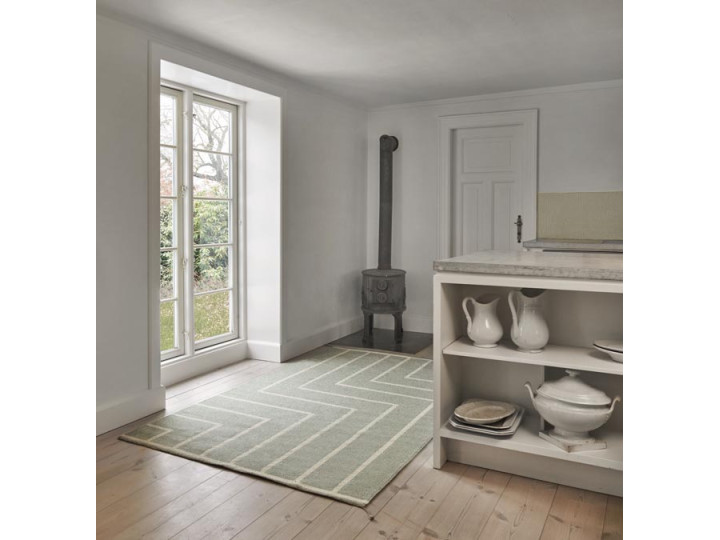 Mid-modern scandinavian rug model VK1 olive / white | Galerie Møbler