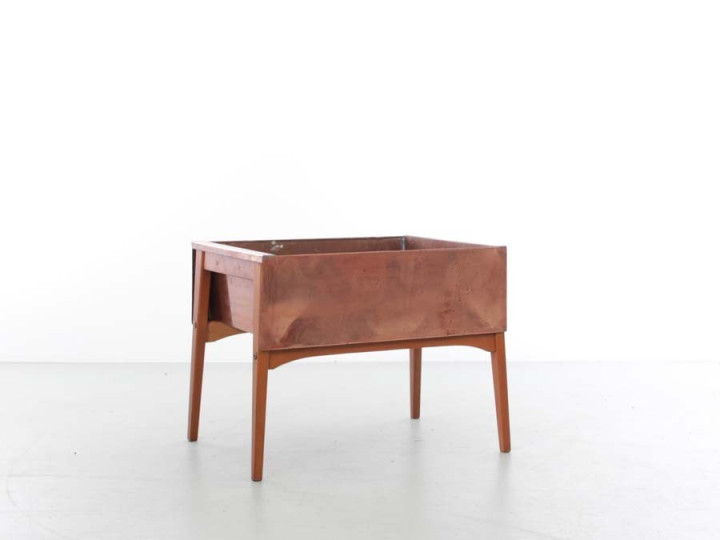 Mid-Century modern scandinavian planter in copper | Galerie Møbler