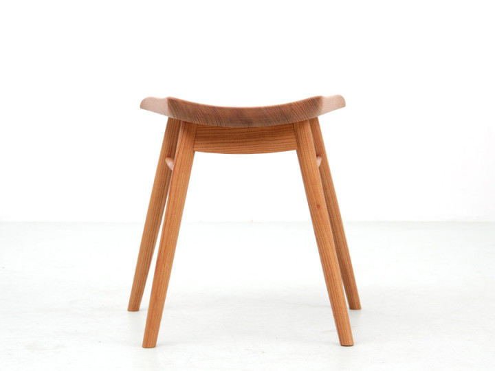 Japanese stool "Petal Stool" by Kotaro Mori | Galerie Møbler