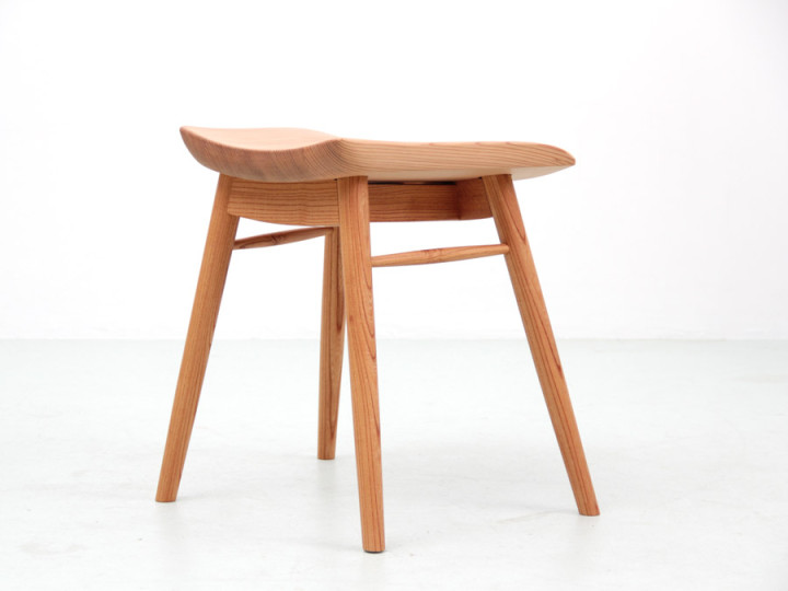 Japanese stool "Petal Stool" by Kotaro Mori | Galerie Møbler