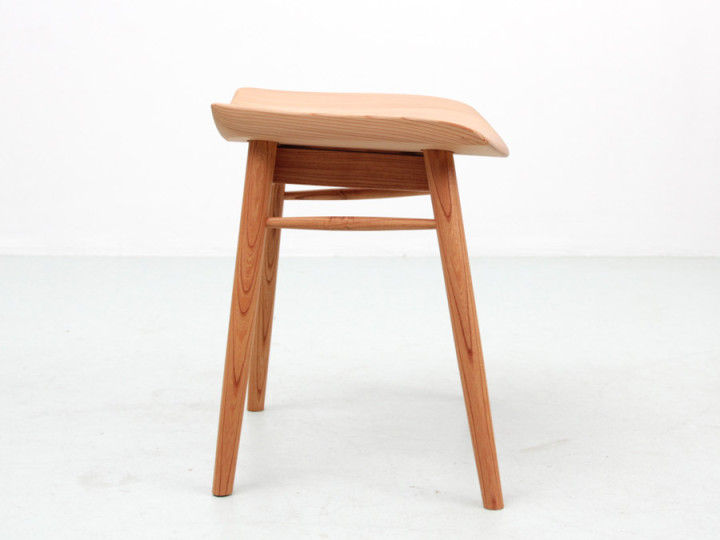 Japanese stool "Petal Stool" by Kotaro Mori | Galerie Møbler