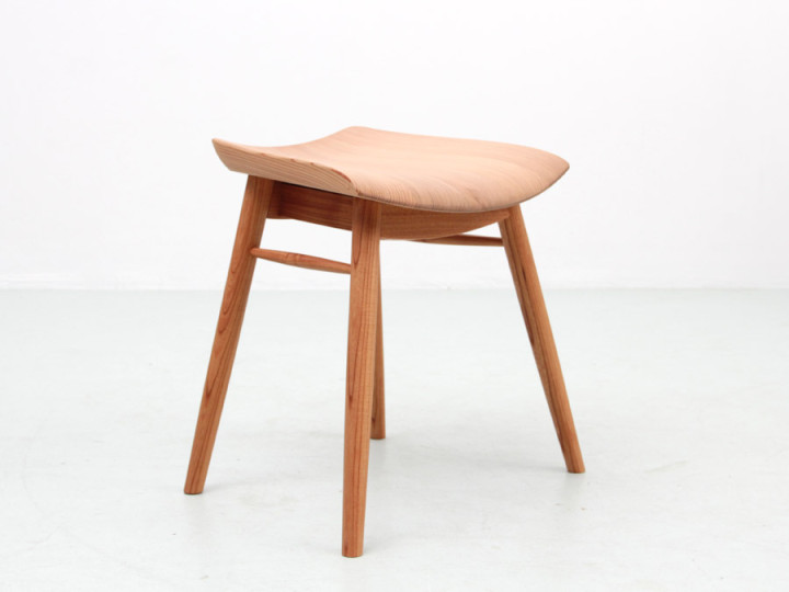 Japanese stool "Petal Stool" by Kotaro Mori | Galerie Møbler