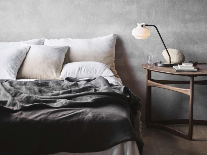 Table d'appoint scandinave pliante modèle Drop Leaf HM5. Edition neuve. | Galerie Møbler